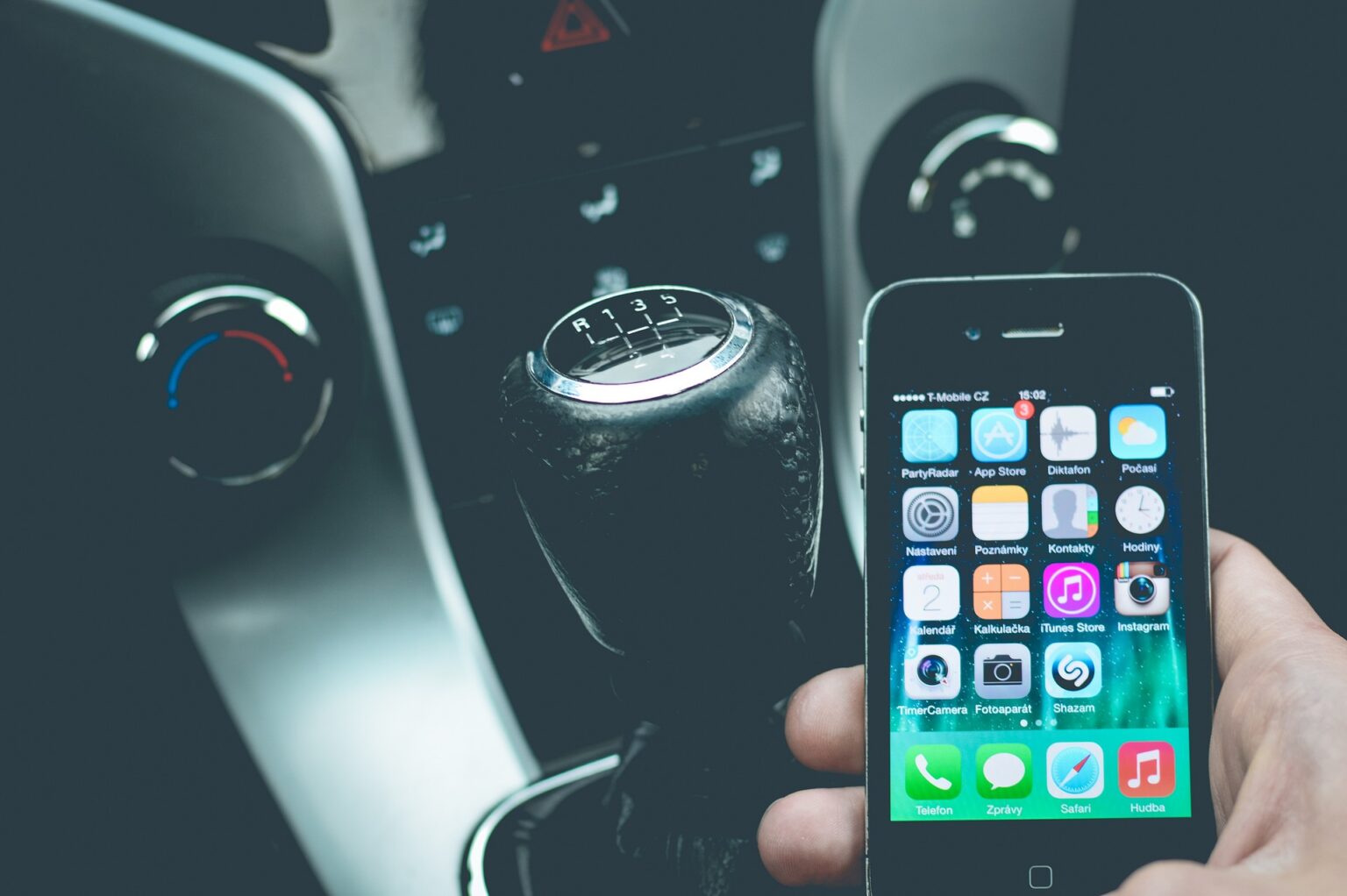 Florida Cell Phone Use: An Overview | Anderson & Associates Insurance